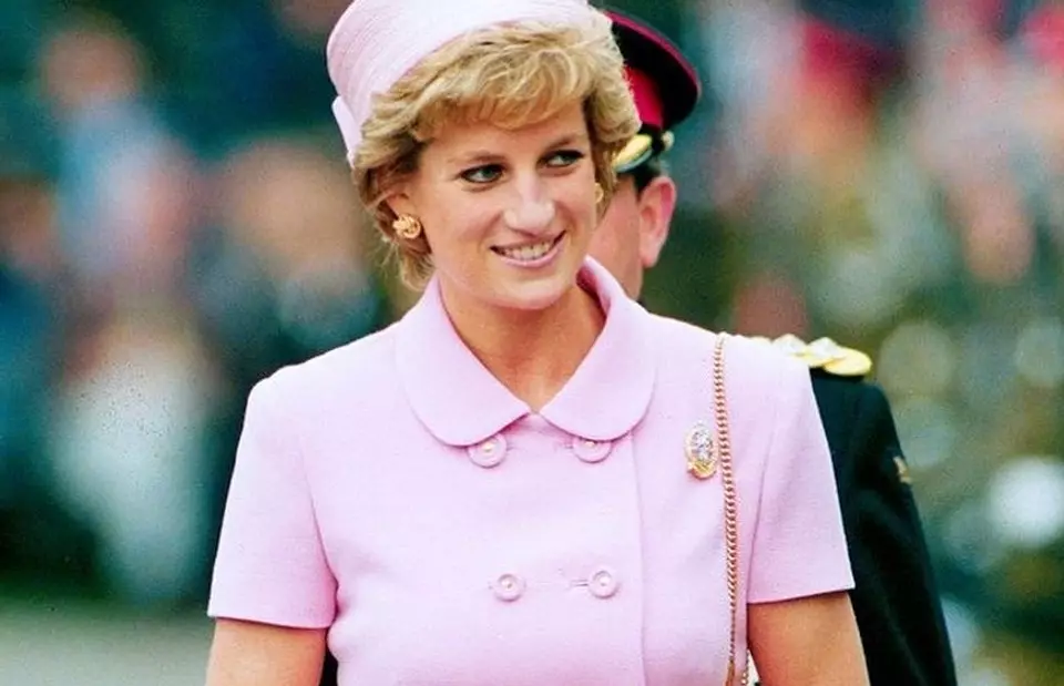 Bêkêmasî bixwe: 6 Rêzikên Fashion Princess Diana, ku îro têkildar in