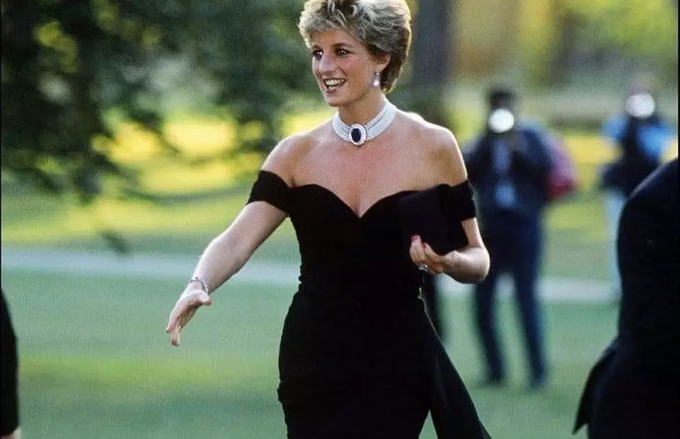 Bêkêmasî bixwe: 6 Rêzikên Fashion Princess Diana, ku îro têkildar in