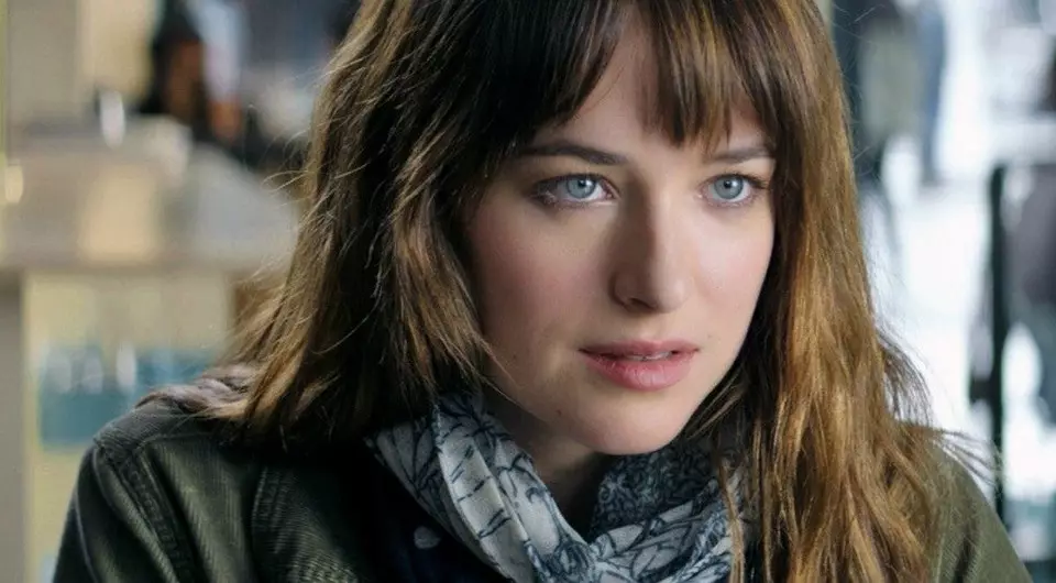 Dakota Johnson provoked rumors about engagement with the soloist Coldplay