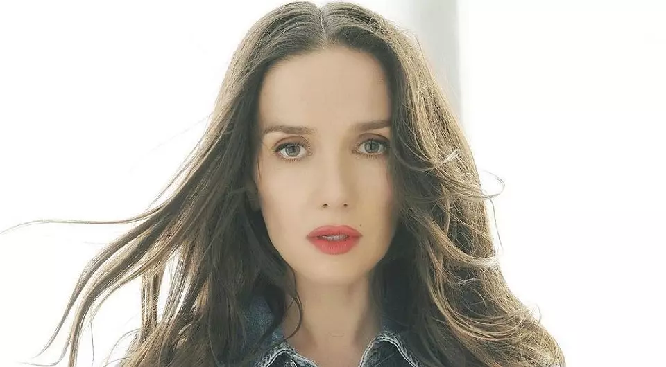 Natalia Oreiro rov qab pleev xim rau pojniam plaub hau