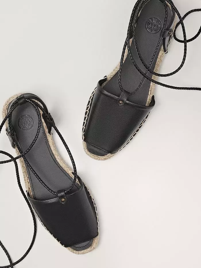 Tendenze nel 2019 in estate scarpe da donna: 37 coppie alla moda per ogni caso 22163_63