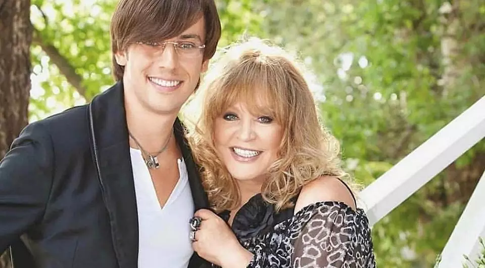 Maxim Galkin apresentou ALLA Pugacheva anel para três milhões de rublos