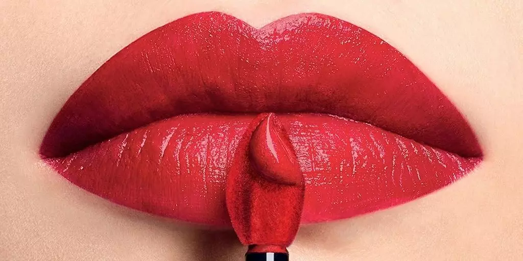 20 Lipstick déi den Haaptfokus vum neie Joere Make-up ginn