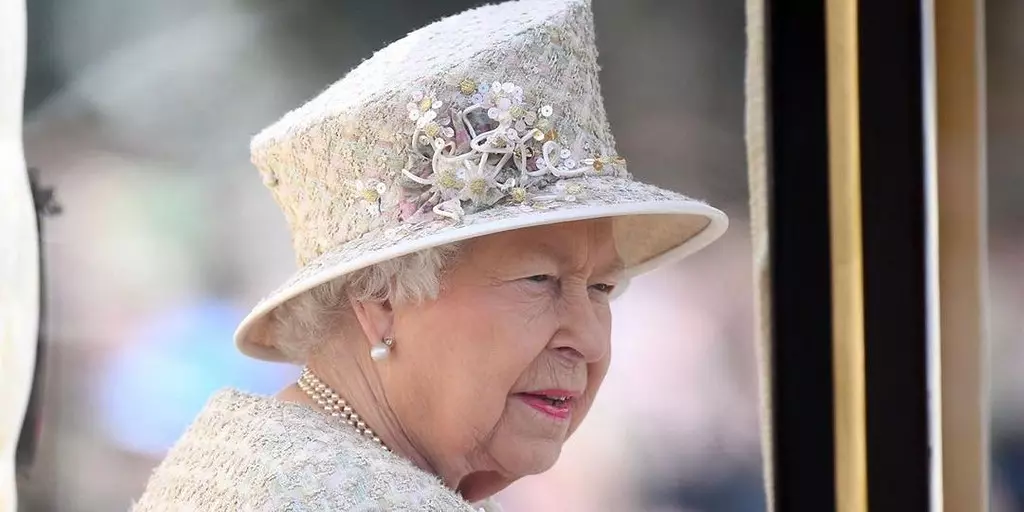 Elizabeth II kan de troon weergeven omwille van de oudere zoon