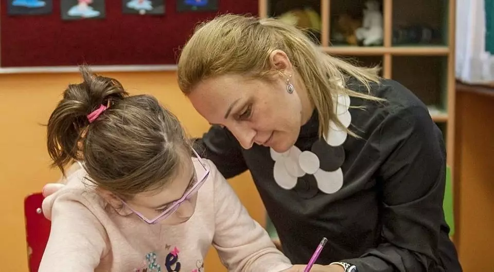 O psicólogo díxolle a reducir a ansiedade dos nenos antes da escola debido ao coronavirus