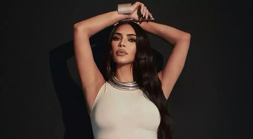 Kim Kardashian告訴慾望逃離婚禮，與凱葉西部和新關係離婚