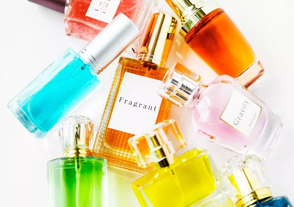 Etiquette de parfum: comment utiliser le parfum et ne pas gêner les autres