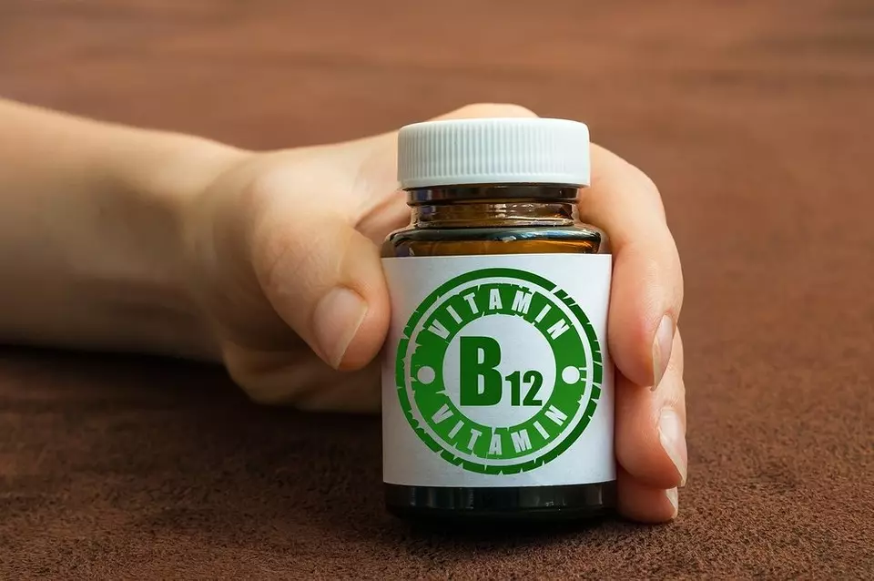 In tablets and ampoules: Instructions for use of vitamin B12