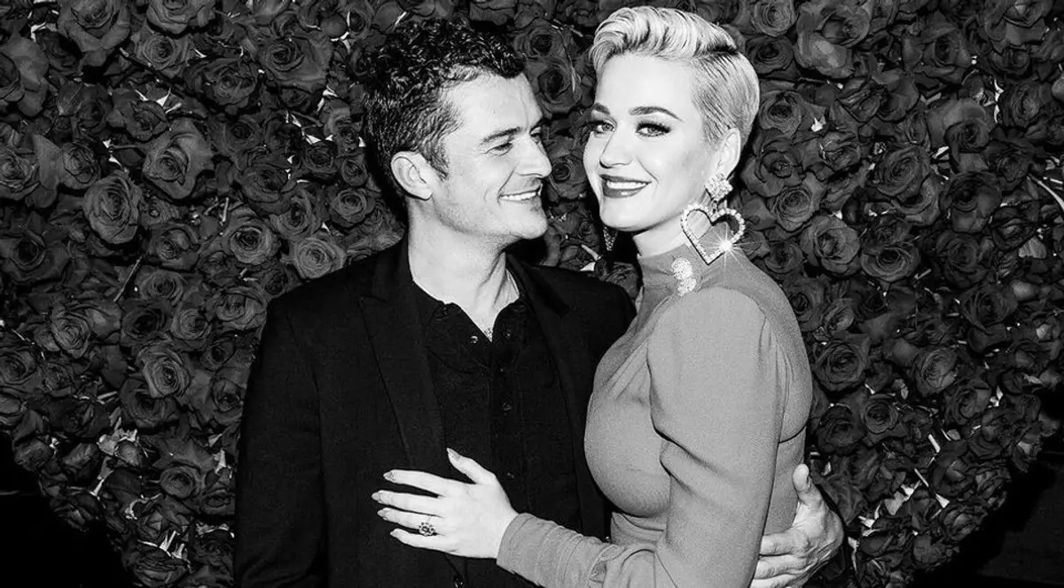 Katy Perry and Orlando Bloom fell behind kisses on a romantic date in Venice