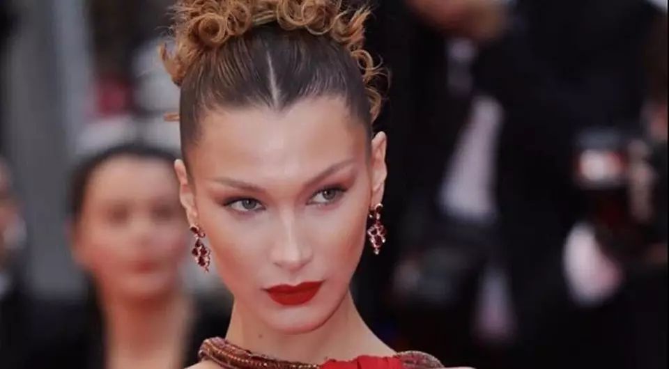 Bella Hadid li cîhanê jina herî bedew gazî kir