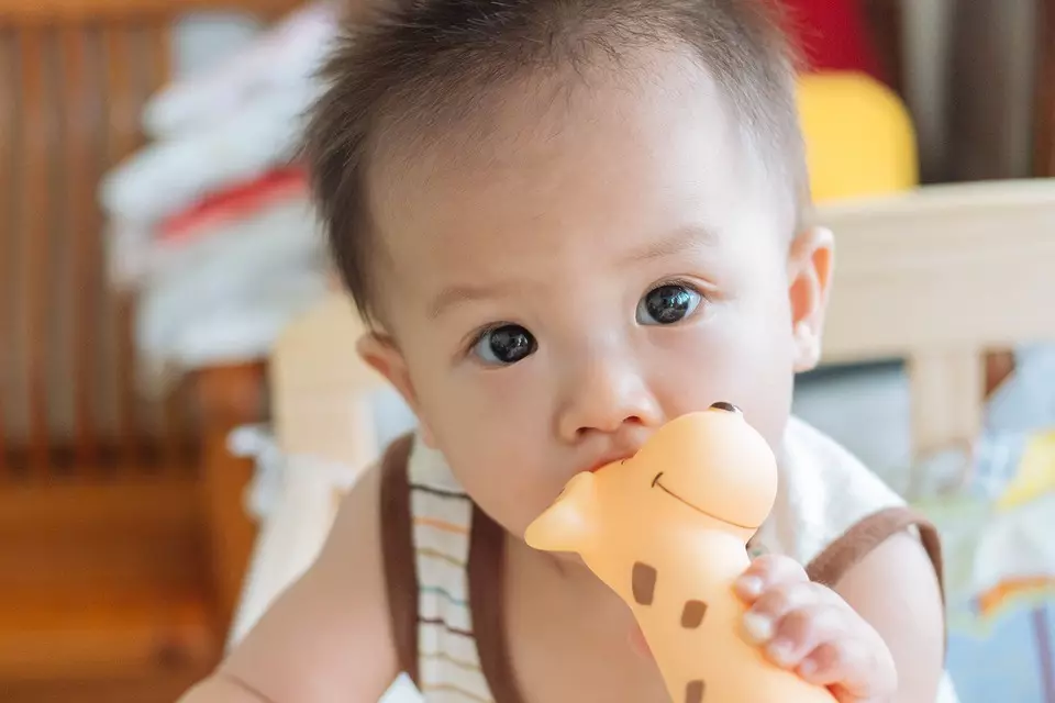 13 hal dina taun munggaran kahirupan anak, tanpa anu anjeun tiasa lakukeun (anjeun bakal ngahemat satengah juta ruples)