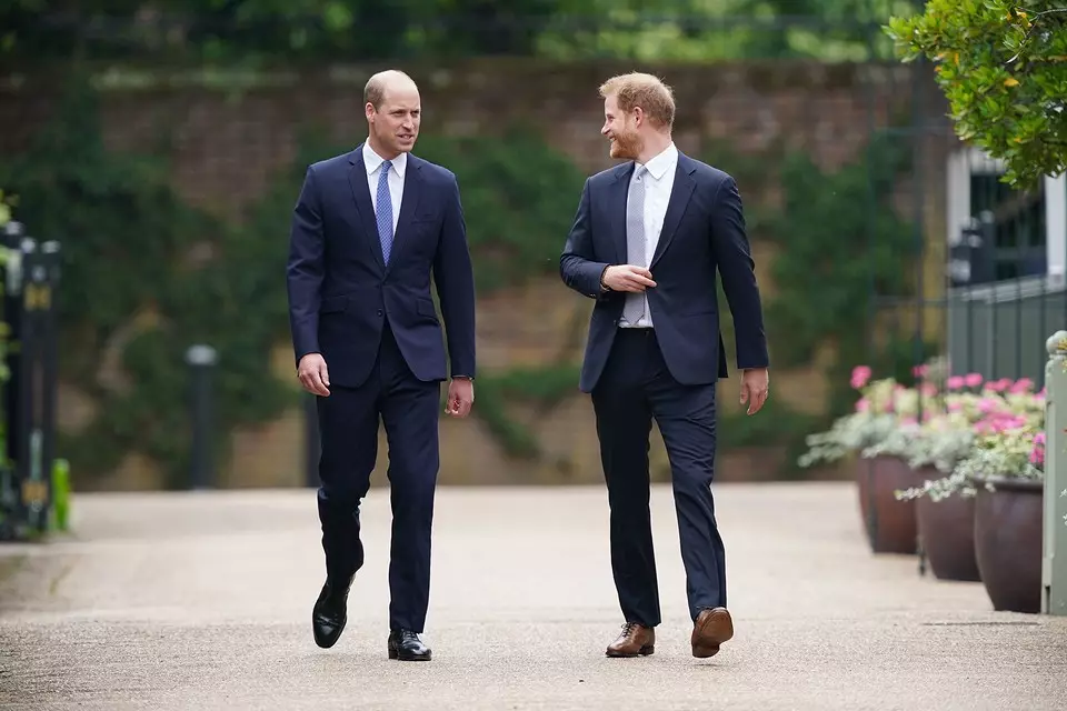 Experts disclosed the truth about the relationship between Prince Harry and William after the opening of the statue of Princess Diana