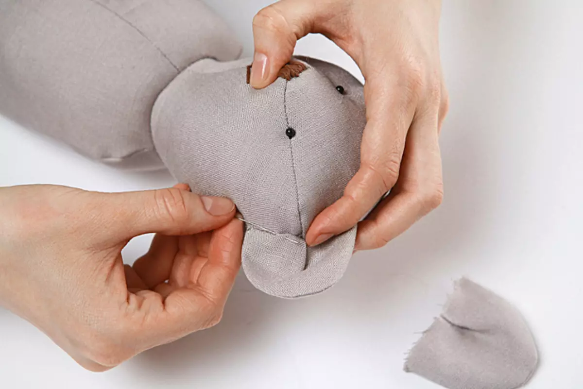 Touching teddy bear do it yourself: master class