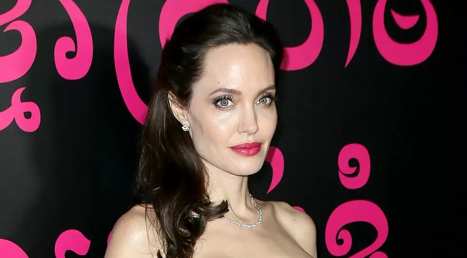 Angelina Jolie akaenderera mberi pazuva pamwe nevhiki